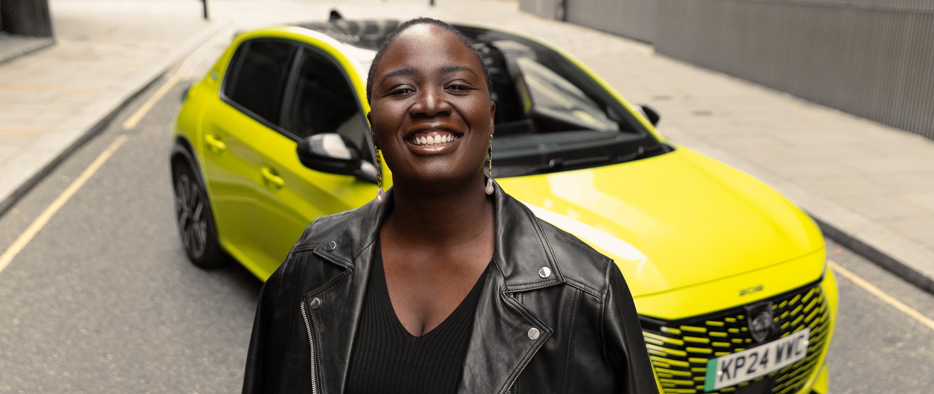 Z Londynu do Lagos w PEUGEOT 107: Pelumi Nubi opowiada o swojej ...